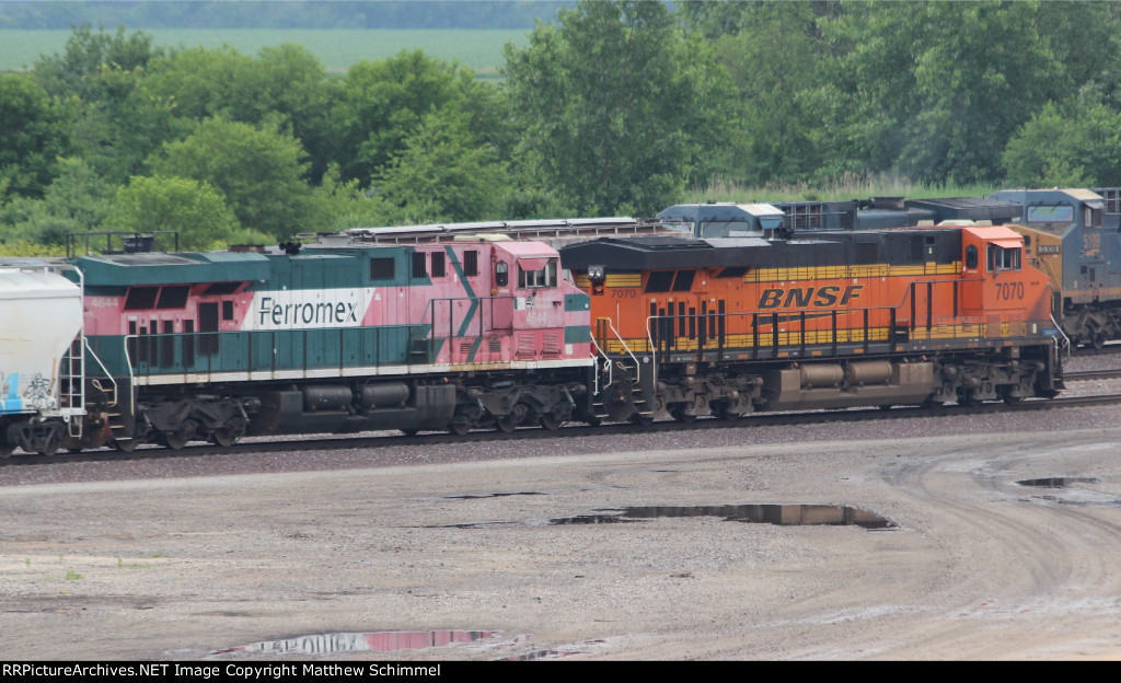 BNSF 7070 & FXE 4644